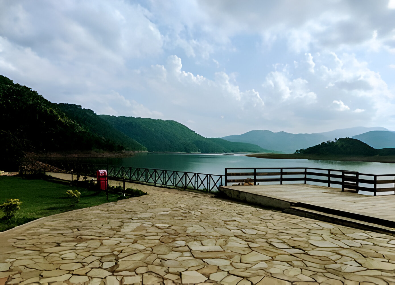 Umiam Lake - 7 Amazing Activities | Oddessemania