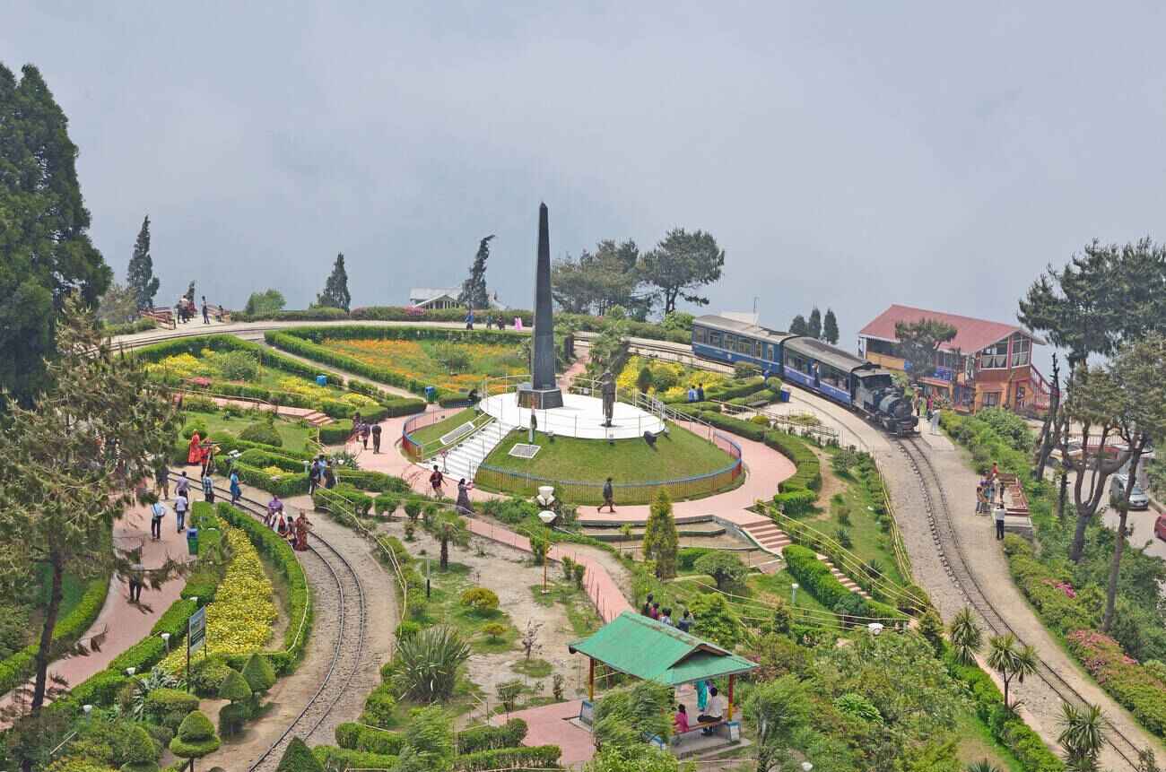 Best 8 Tourist Places In Darjeeling Worth Visiting! | Oddessemania
